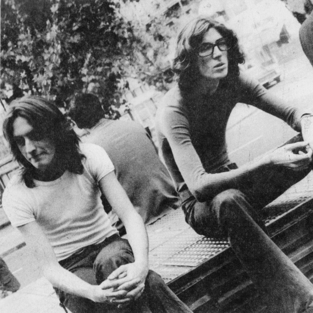 CHARLY GARCÍA: EL HOMBRE CON BIGOTE BICOLOR