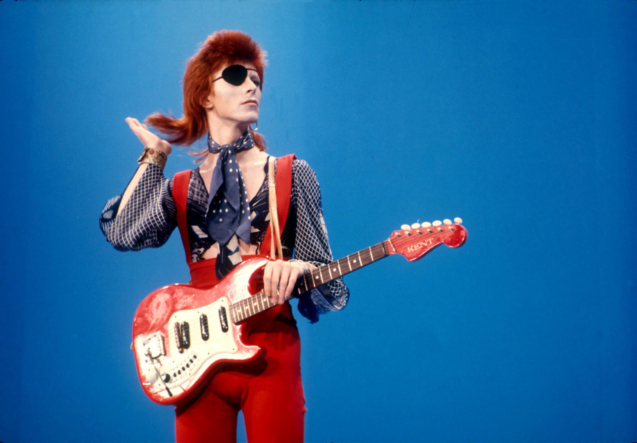 LOS MÁS EMBLEMÁTICOS TRAJES DE DAVID BOWIE
