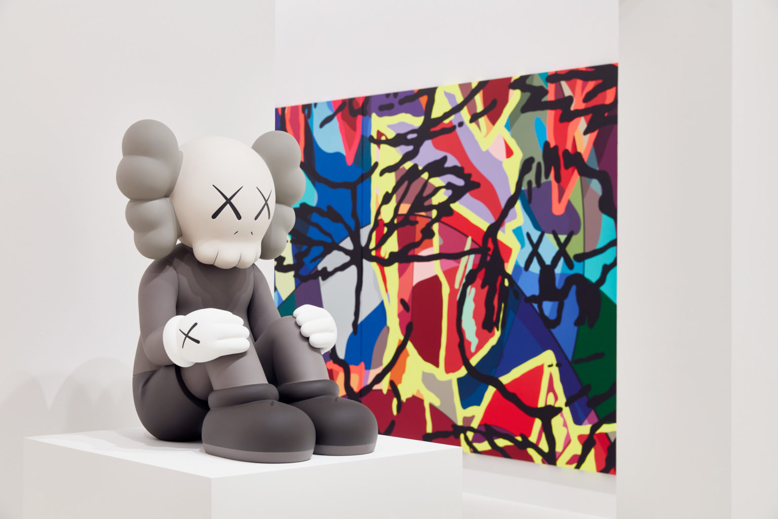 KAWS: DEL STREET ART AL ÉXITO DE LOS ART TOYS