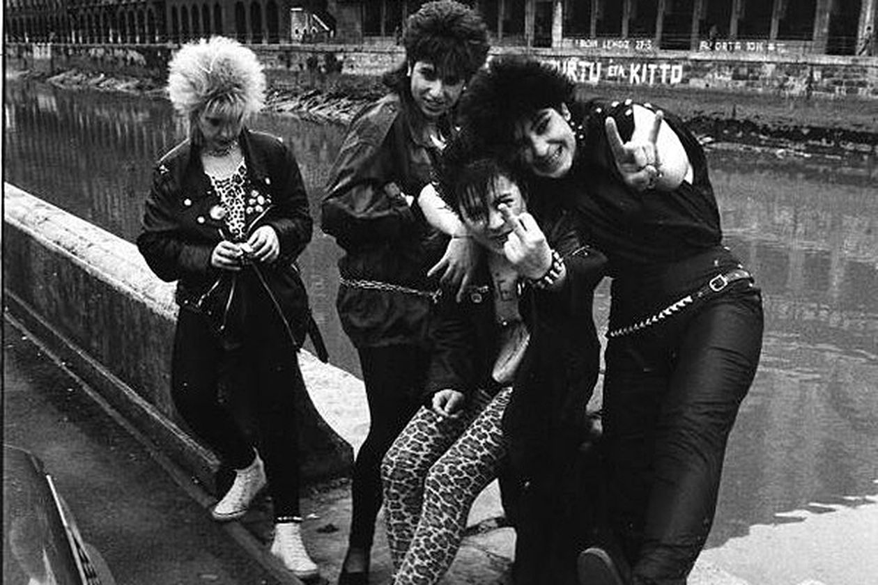 Moda punk: Explorando el Origen y Estética de la Subcultura