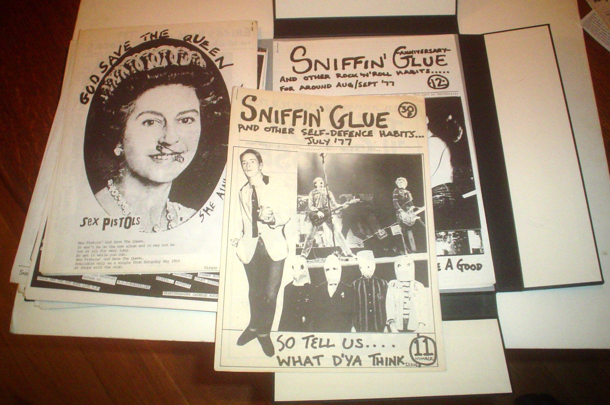 "SNIFFIN' GLUE": EL INICIO DEL FANZINE PUNK