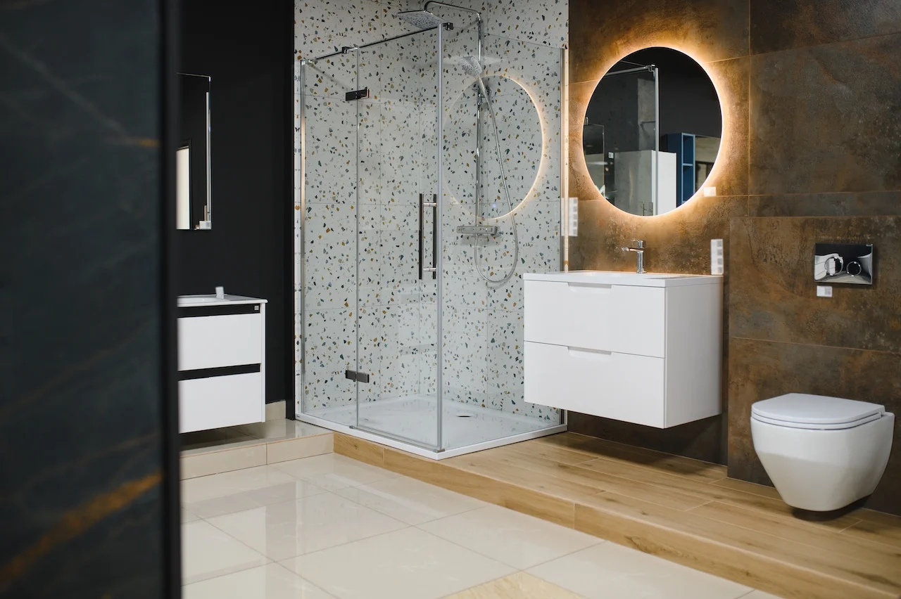 Colores que inspiran formas que definen el baño moderno